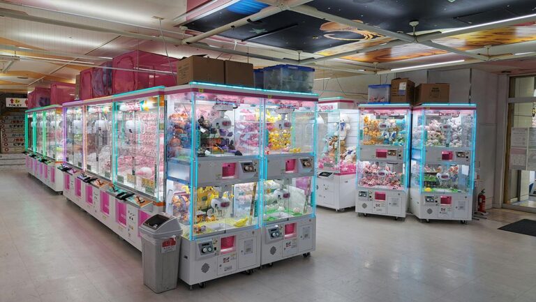 Claw Machine Price Guide: Should You Buy or Rent? - GM Tech